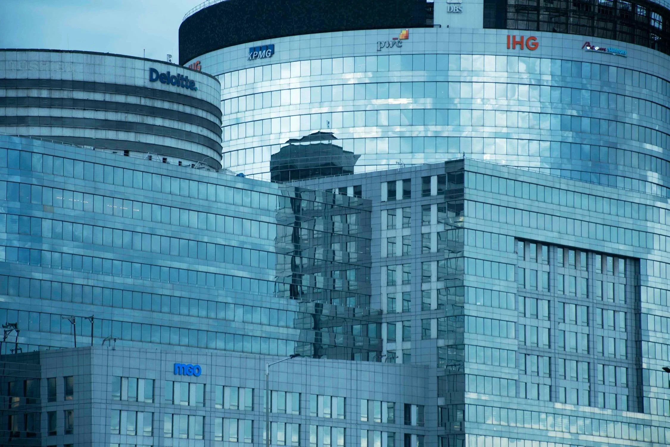 Breakthrough AI AI: Deloitte lance APAC Excellence Hub - Geek Global