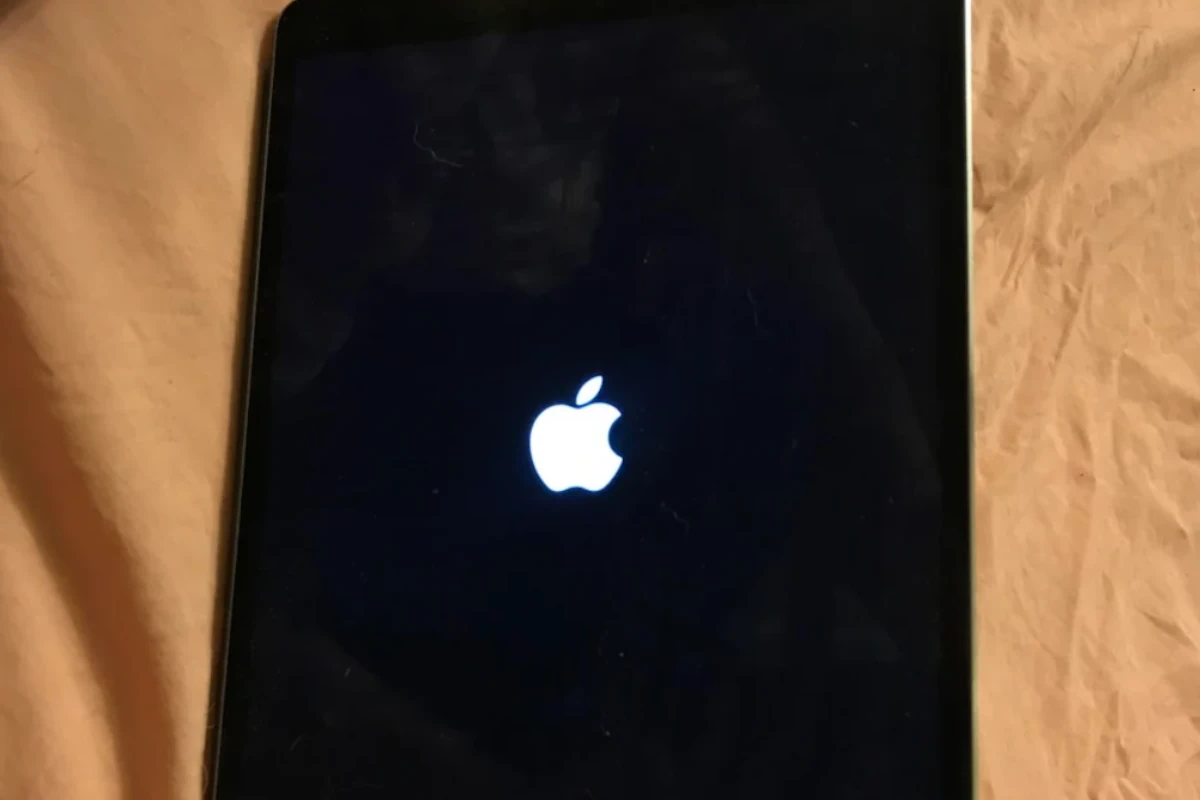 Comment réparer votre iPad s'il est bloqué sur le logo Apple - Geek Global