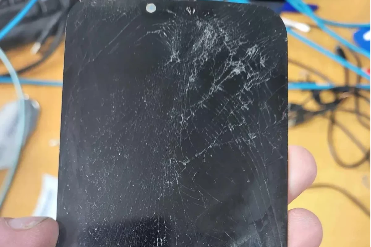 La réparation d'un écran cassé sur un iPhone est plus facile qu'elle ne ...